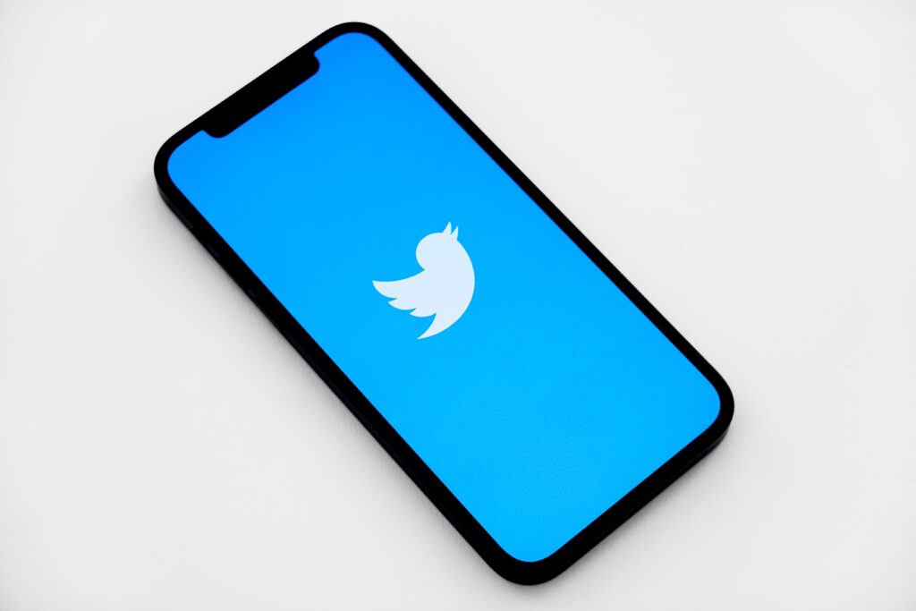 Twitter Is Now Allowing Users to Add GIFs, Images, Memes, And Videos in ...